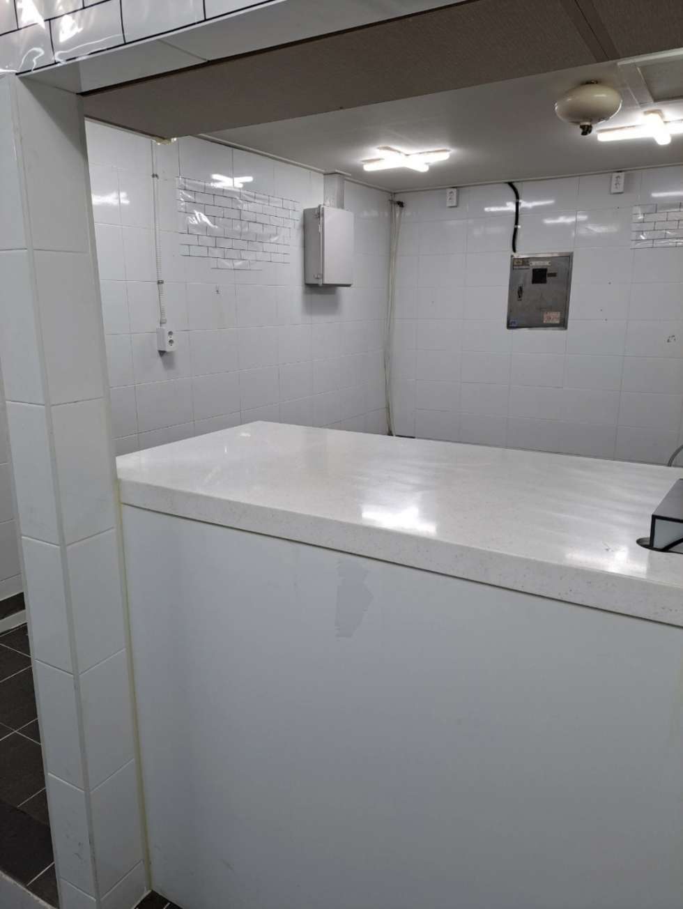 용호동 5.8P 메트리시티 앞 내부소도 용호동 월세 용호동 상가 경성대부경대역(2호선) 방 0개 / 화장실1개(외부/공용) 현재층 : 1층 / 총층 : 25층